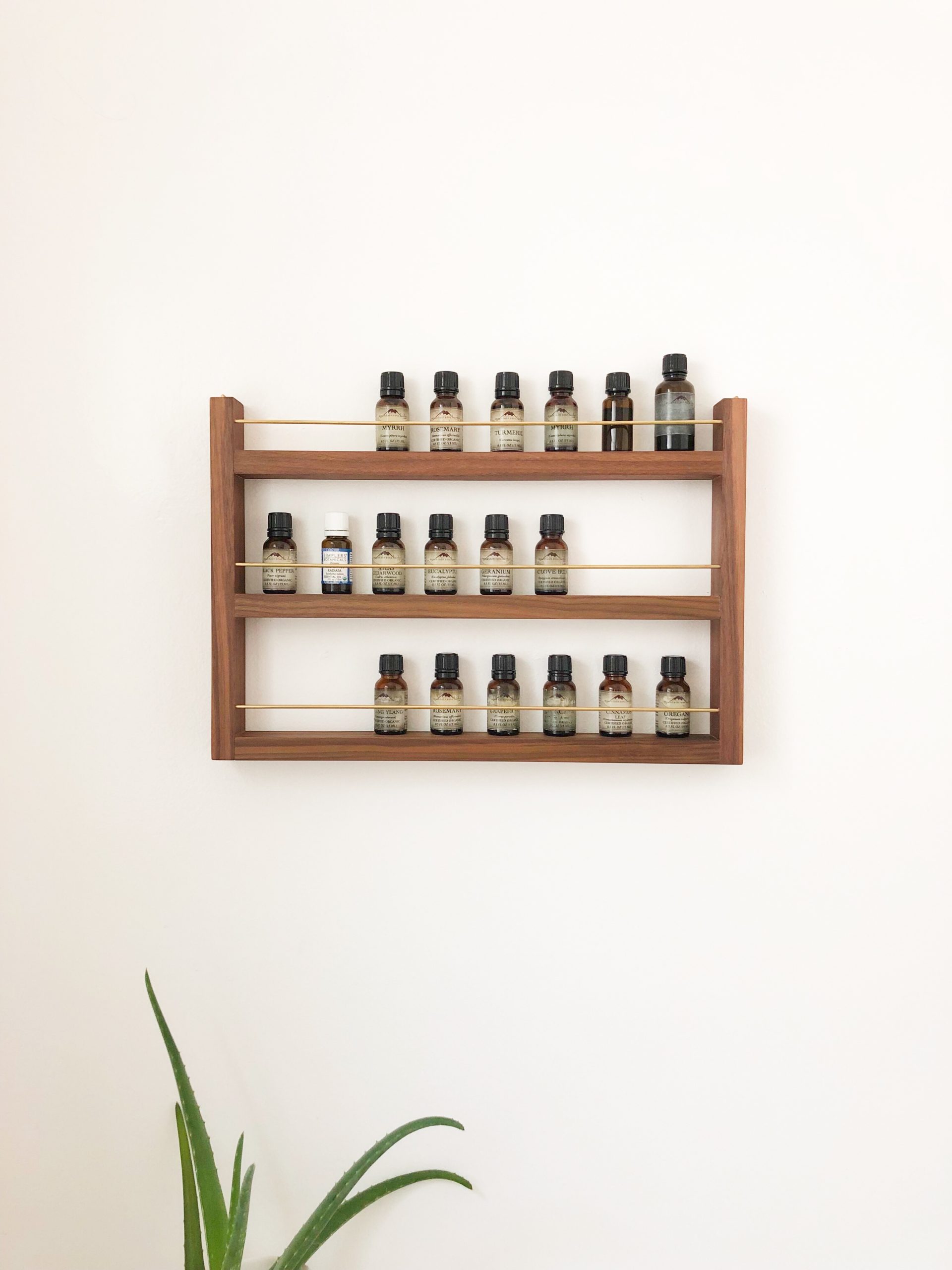 Essential oils rack - COOLGUYRANDO
